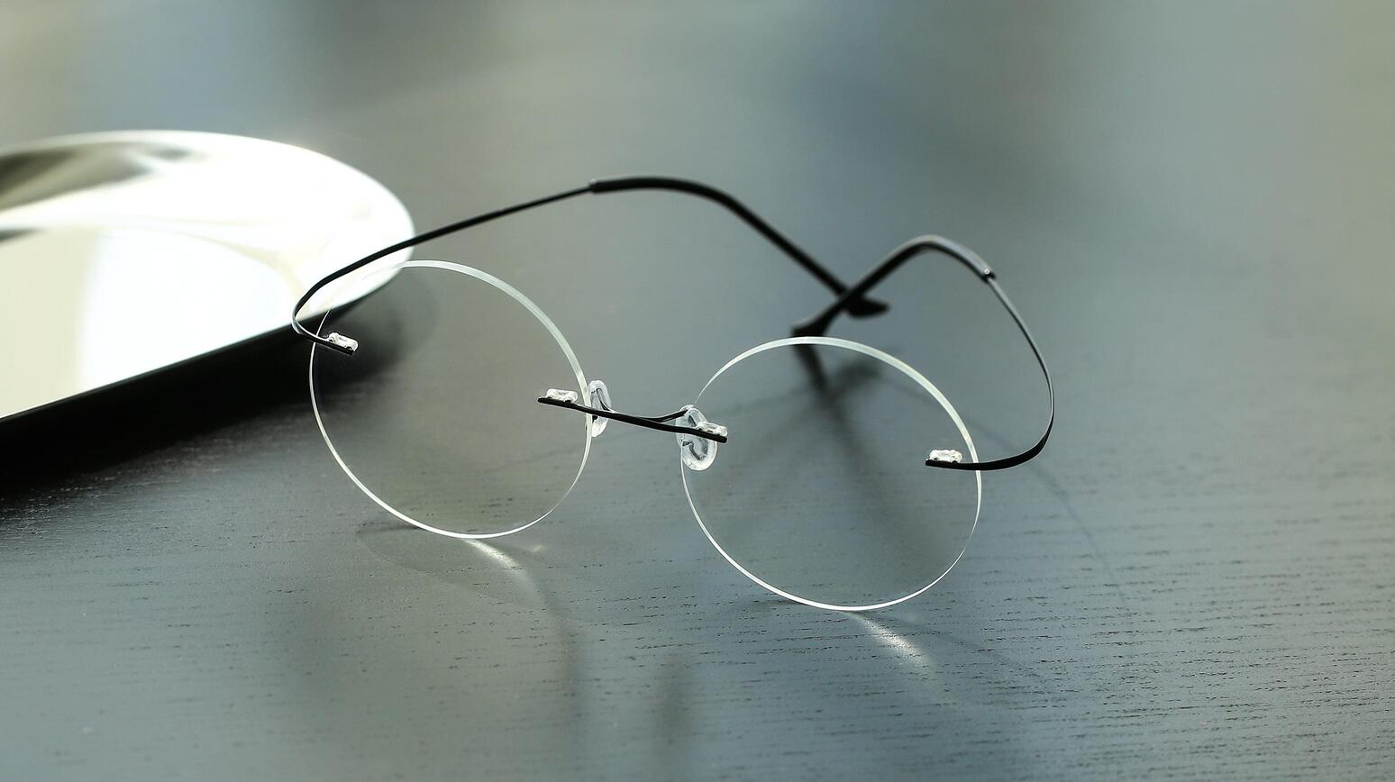 Frameless Glasses: Top 3 Benefits | Yesglasses