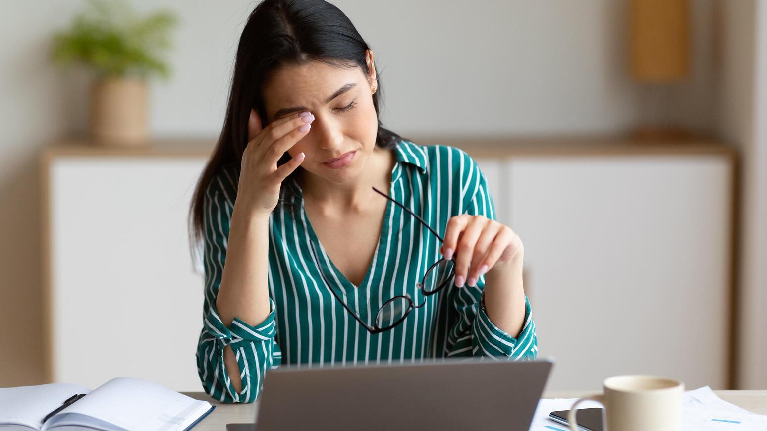 Eye Strain: How To Relieve Symptoms (5 Steps) | Yesglasses