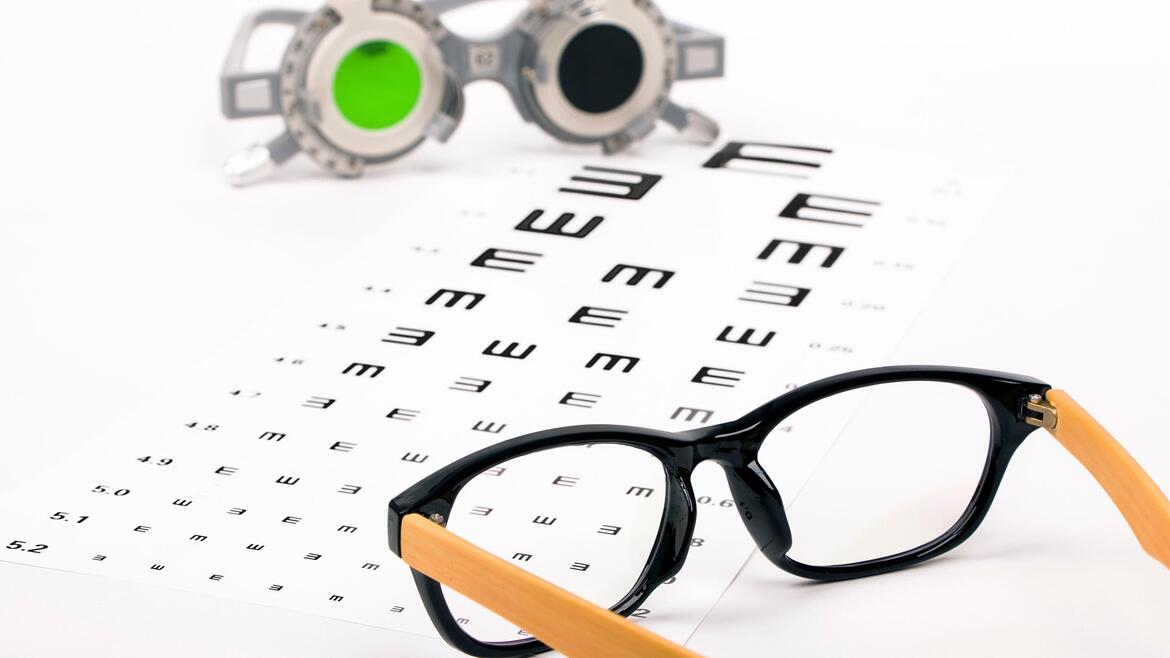 Visual Acuity: 20/20 Vision, Tests & Your Score | Yesglasses
